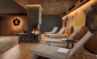 Sauna, banheira de hidromassagem, banho turco, massagens 