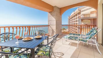 Condo, 1 cama King e sofá-cama, sacada, vista para o oceano (Sonoran Sun SE 614) | Opções para refeição ao ar livre