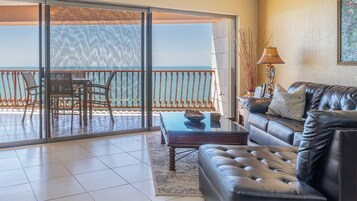 Condo, várias camas, sacada, vista para o oceano (Sonoran Sun SE 808) | Área de estar | Dock para MP3