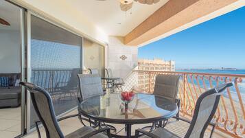 Apartamento em Condomínio Fechado, várias camas, varanda, vista para o oceano (Sonoran Sun SW 906) | Refeições ao ar livre