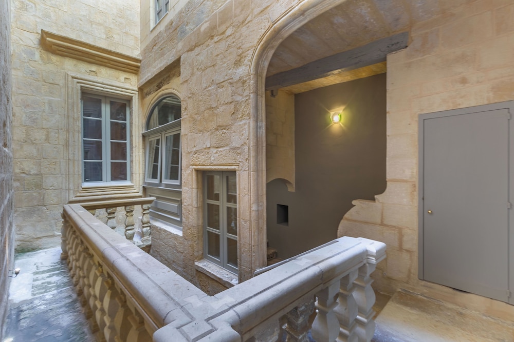 House Of W - La Valette