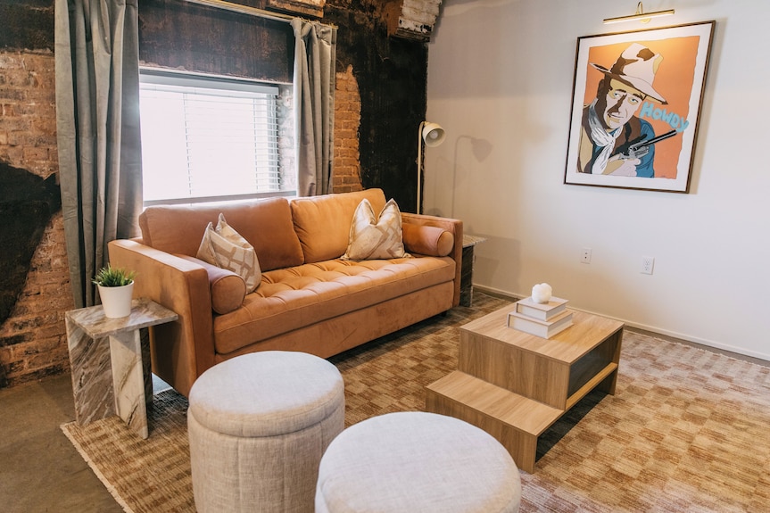 New Downtown Apartment W/ Free Parking! Walk To Orpheum, Fedex Forum, And Beale! - Memphis, TN