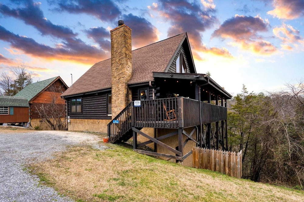Mountains Are Calling By Avantstay Sleeps 8 Hot Tub + Game Loft Located In Douglas Lake Resort - Sevierville, TN