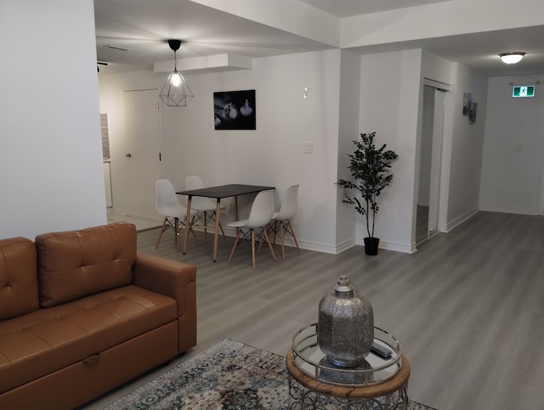 Family-friendly Self-contained Basement + Office - Milton