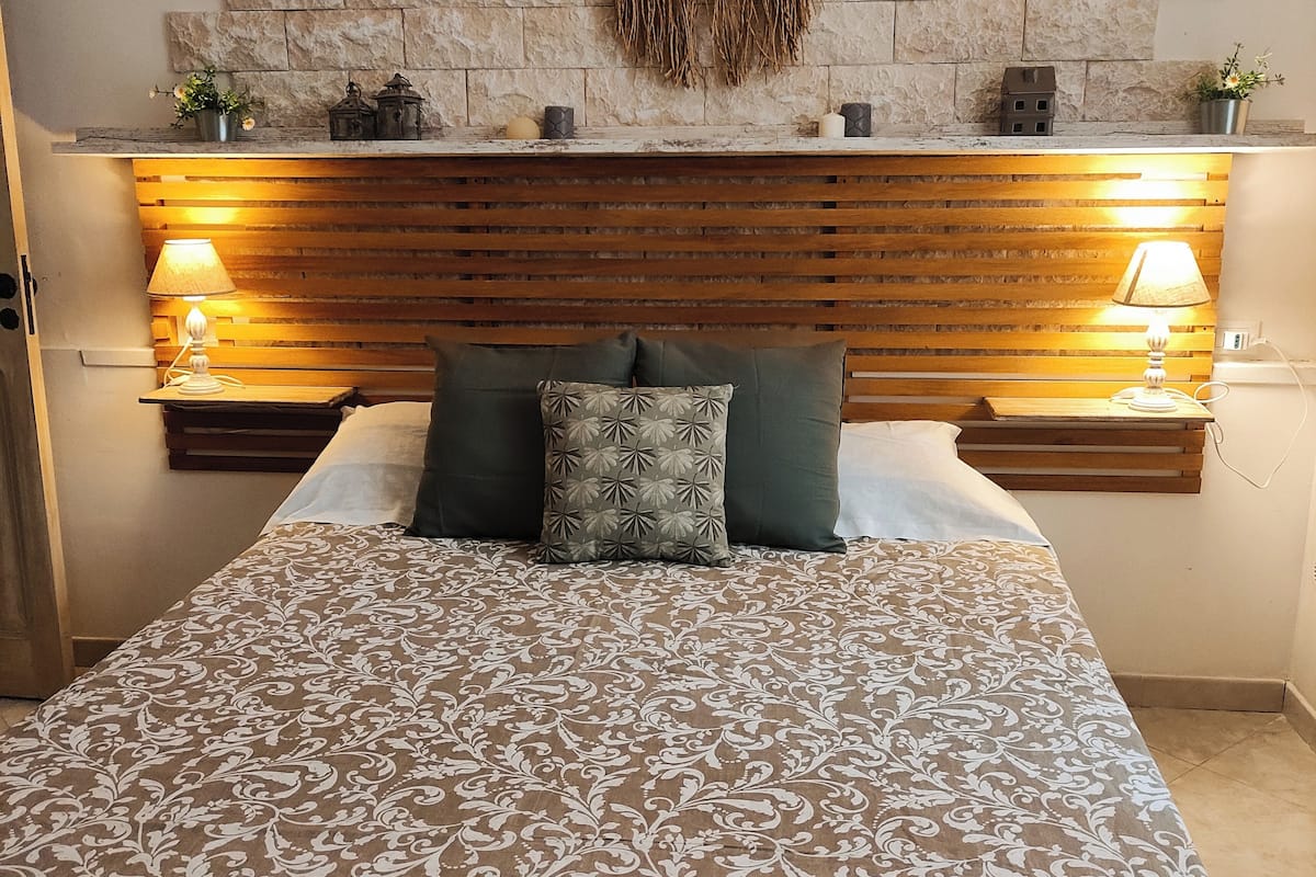 Quarto casal conforto | Escrivaninha, Wi-Fi de cortesia