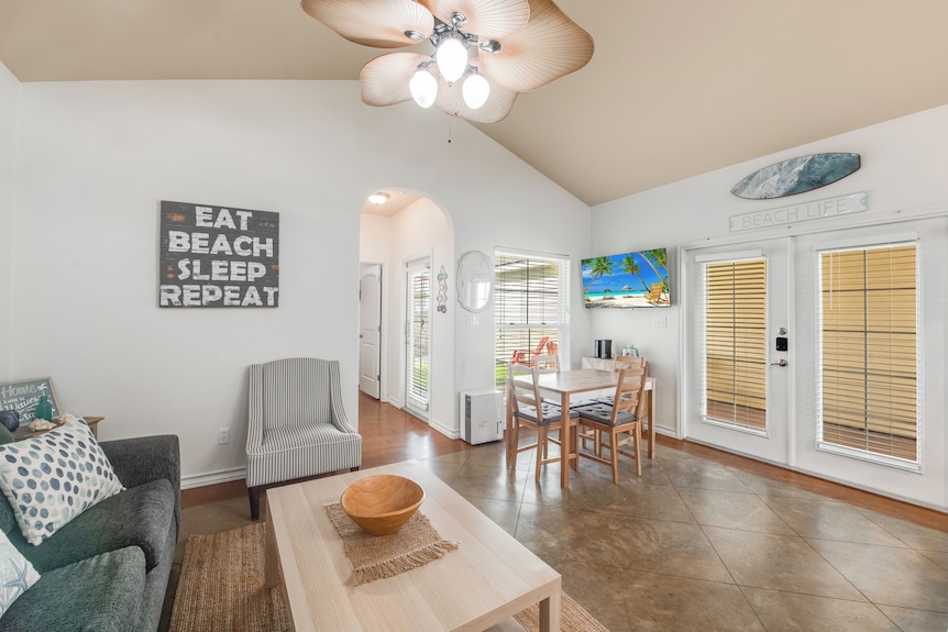 Private Fully Fenced Cabana! Close To Beach! Pets Ok! Resort Style-pool, Games - Corpus Christi