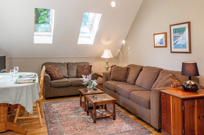 Tranquil, Private Whidbey Island Apt. Level 2 Charging Station, Pet Friendly. - Langley