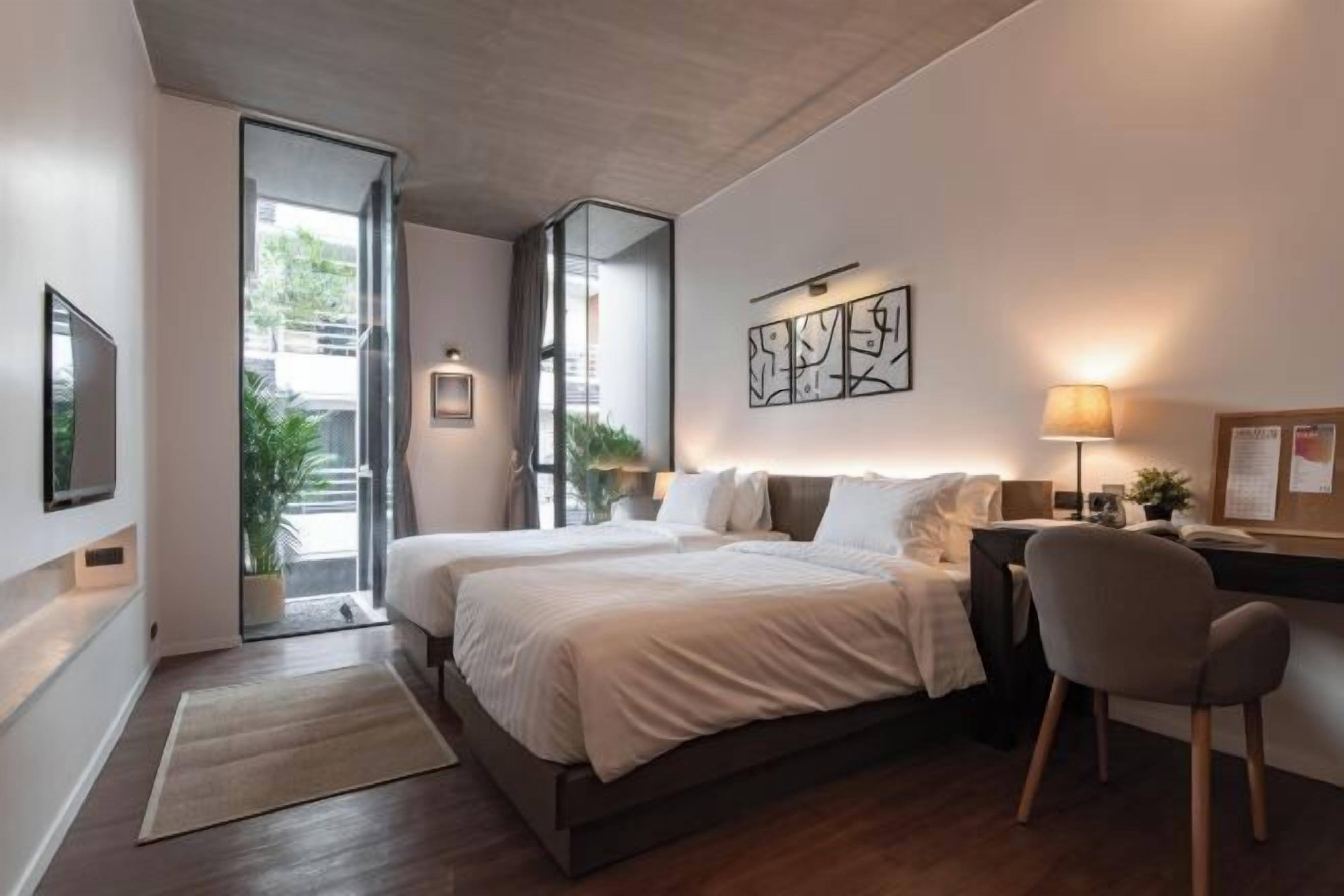 Roupas de cama premium, frigobar (abastecido com alguns itens grátis)