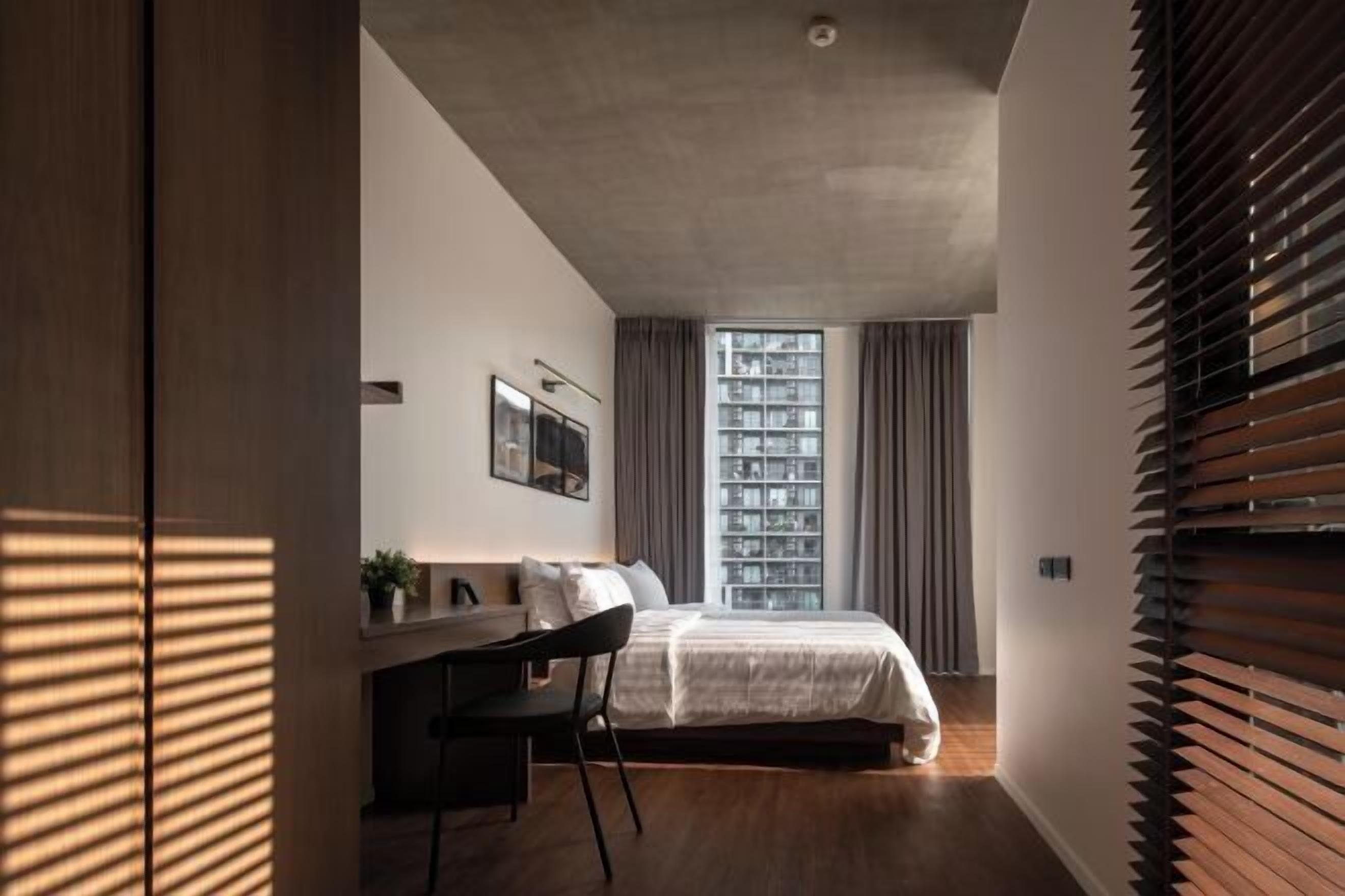 Roupas de cama premium, frigobar (abastecido com alguns itens grátis)