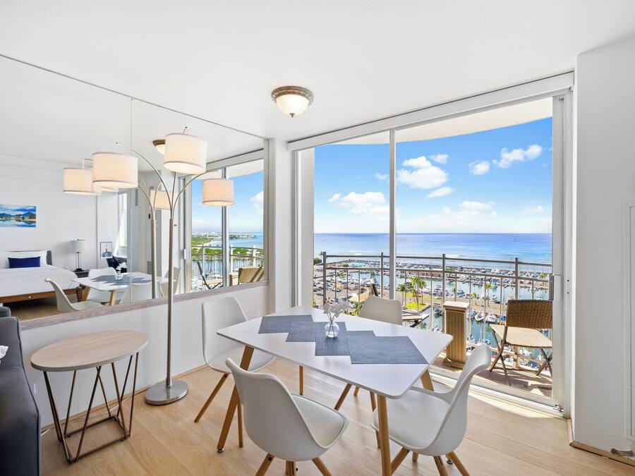 Apartamento, 1 cama Queen e sofá-cama, cozinha, vista para o oceano | Opções para refeição no quarto