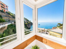 Suite de Luxo, vista para o mar | 1 quarto, secretária, Wi-fi grátis 