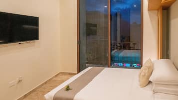 Estúdio Comfort, varanda, Vista para a cidade | 1 quarto, cofre no quarto, cortinas/cortinados opacos, Wi-fi grátis