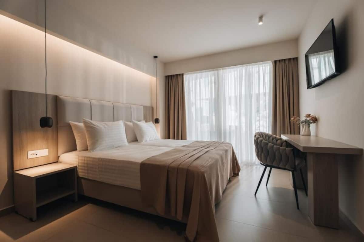 Minibar, Wi-fi grátis, roupa de cama fornecida