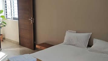 Quarto Duplo Deluxe | Secretária adequada para computadores portáteis, Wi-fi grátis