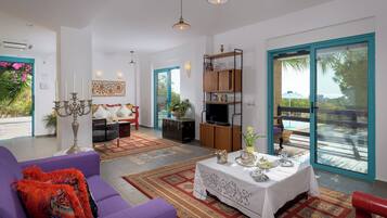 Villa Mary's Holiday House | Sala de estar | TV de ecrã plano