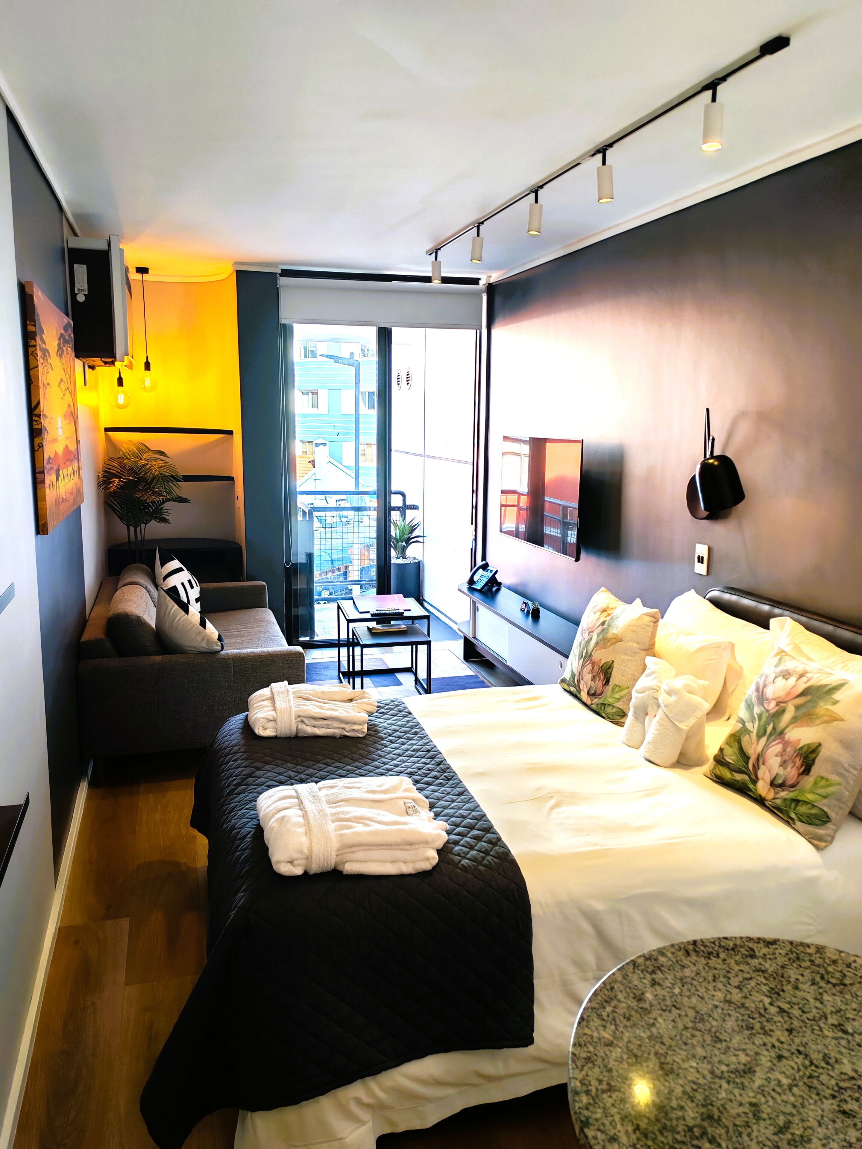 Apartment 207 | Roupas de cama premium, frigobar, cofres nos quartos