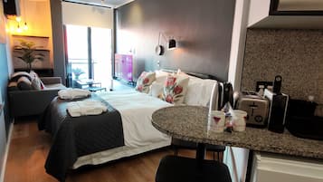 Apartment 206 | Roupa de alta qualidade, minibar, cofre com capacidade para portátil