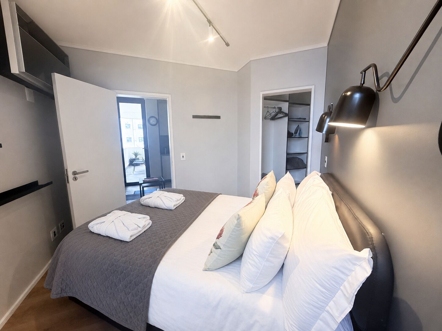 Apartment 209 | Roupa de alta qualidade, minibar, cofre com capacidade para portátil 