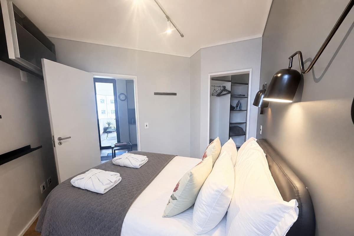 Apartment 209 | Roupa de alta qualidade, minibar, cofre com capacidade para portátil