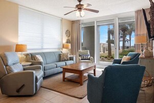 Condo, 3 quartos | Área de estar