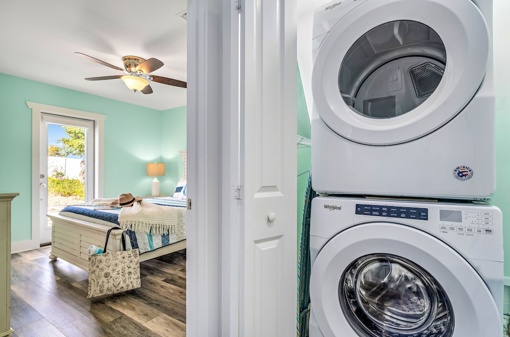 Accessible, 1 level, fenced yard, shared pool & beach access! - Cape ...