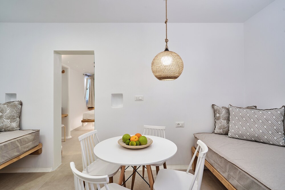 Dream On Plaka - Naxos