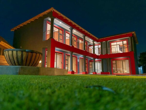 Milk And Honey Westonaria - 