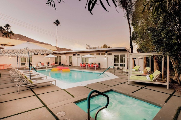 5 Private Rooms, Sleeps 14 Wesley Studio Buyout - Palm Springs, CA