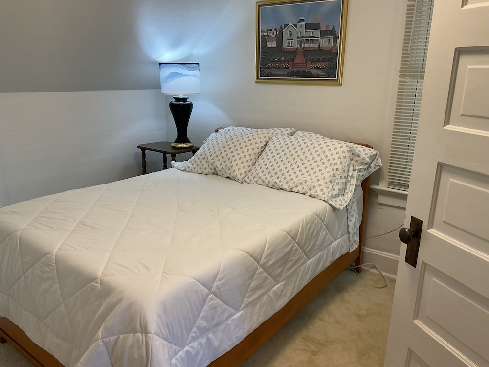 Charming 4 Bedroom Historic Home Centrally located in Northeastern ...