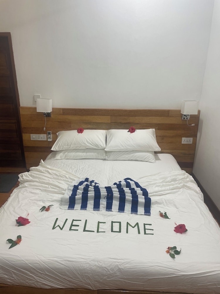 Mandhoo Inn - Maldives
