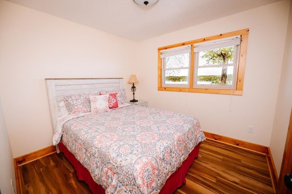 Abigail's Lake View has a Panoramic view of Claytor Lake! - Pulaski ...