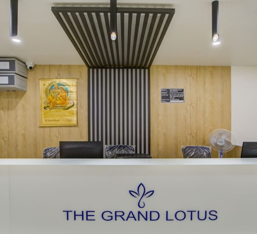 Hotel Grand Lotus Banquet And Rooms - Surat