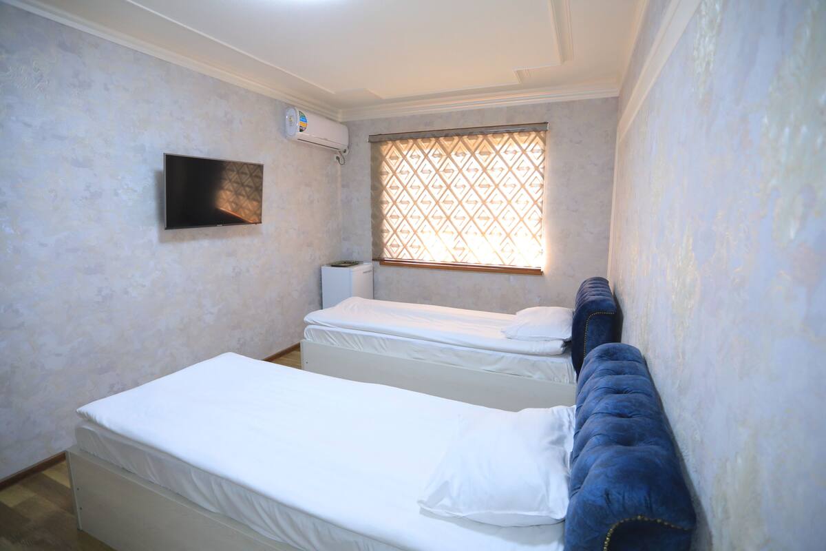 Quarto duplo econômico, vista para o pátio | Escrivaninha, espaço de trabalho para notebook, Wi-Fi de cortesia