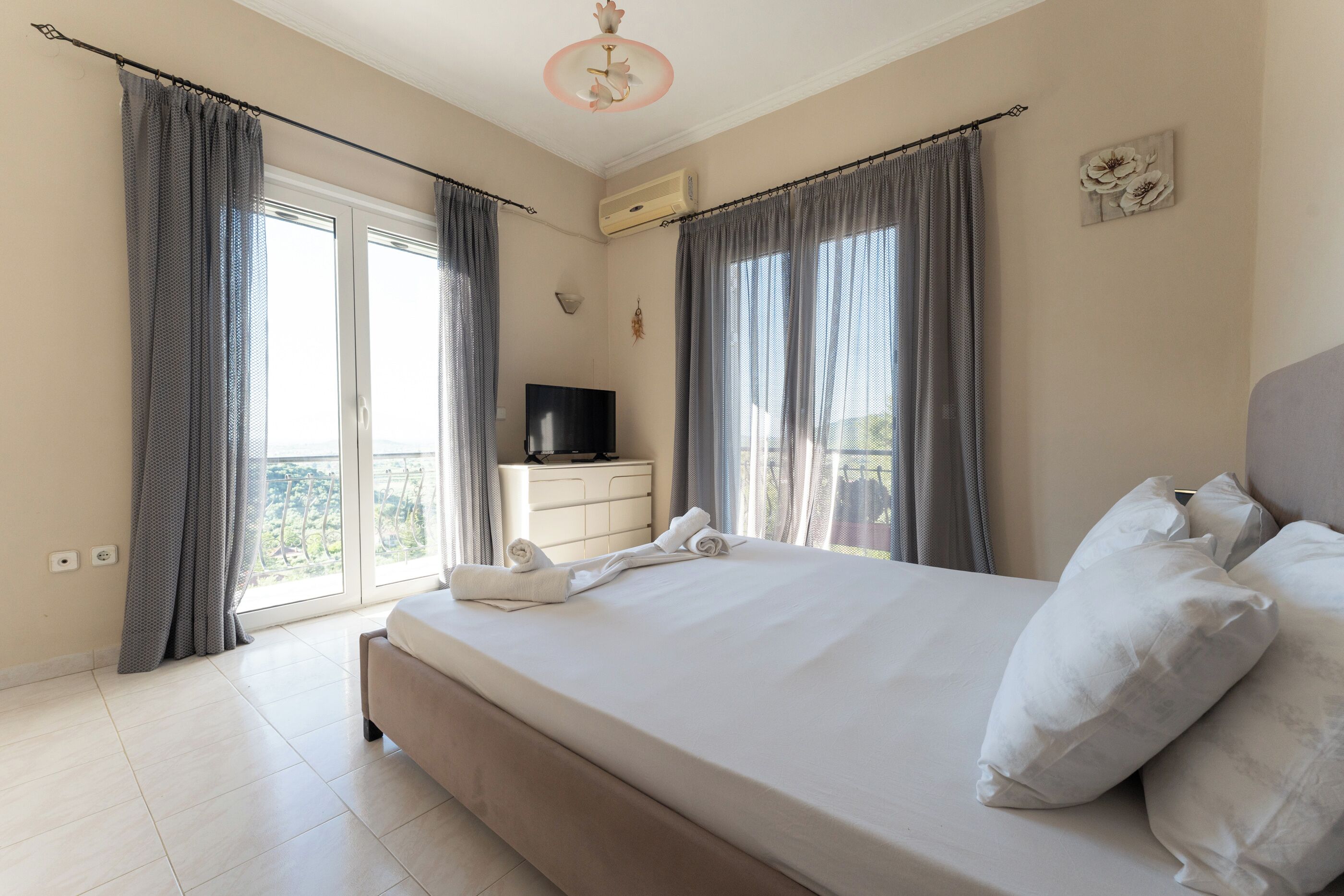 Apartamento, 3 quartos | 3 quartos, cofres nos quartos, ferros/tábuas de passar roupa