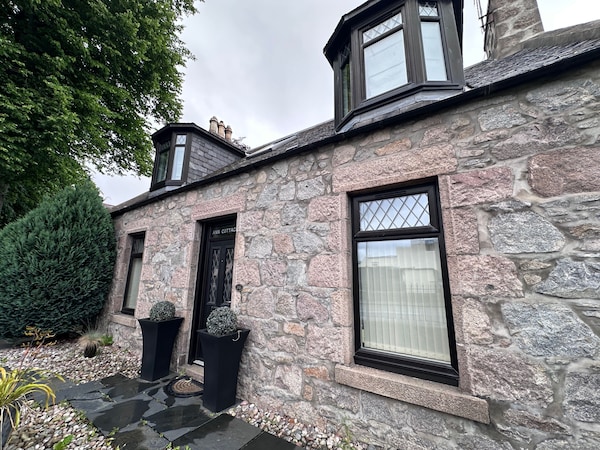 Cozy Aberdeen Cottage With 3 Bedrooms - Aberdeen