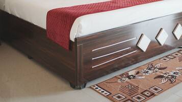 Quarto Duplo Superior | Secretária, roupa de cama fornecida