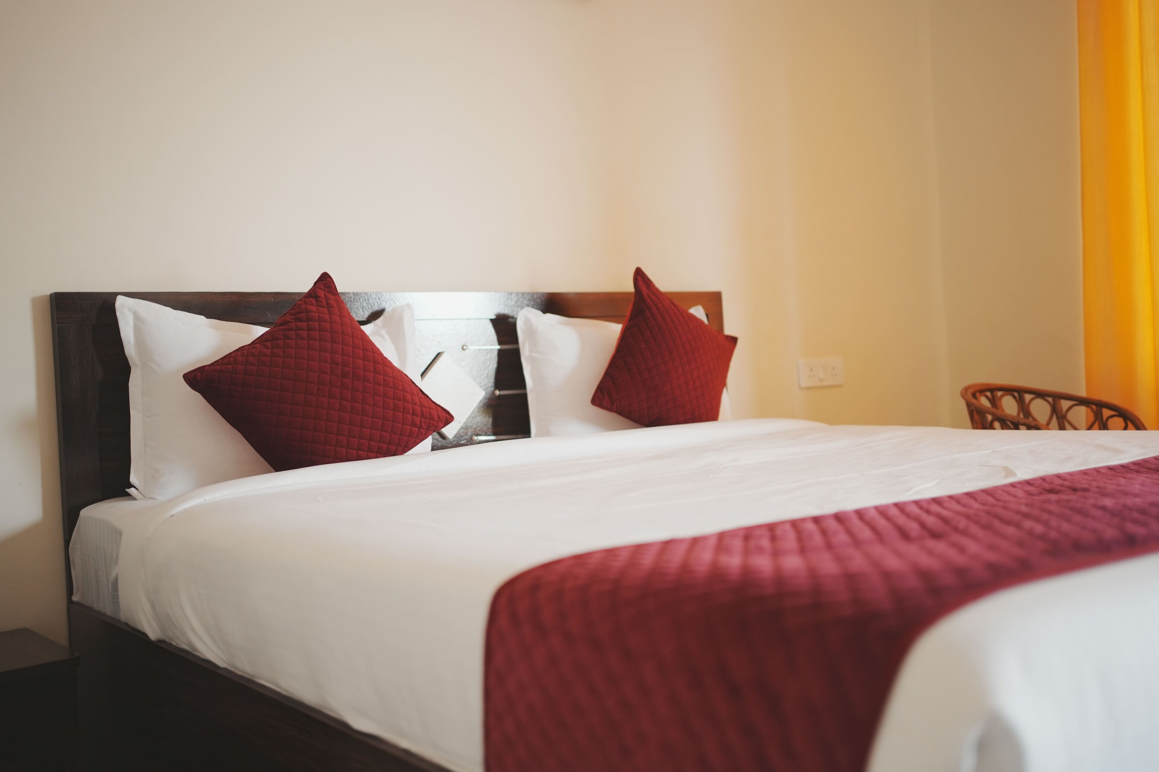 Quarto Duplo Superior | Secretária, roupa de cama fornecida 