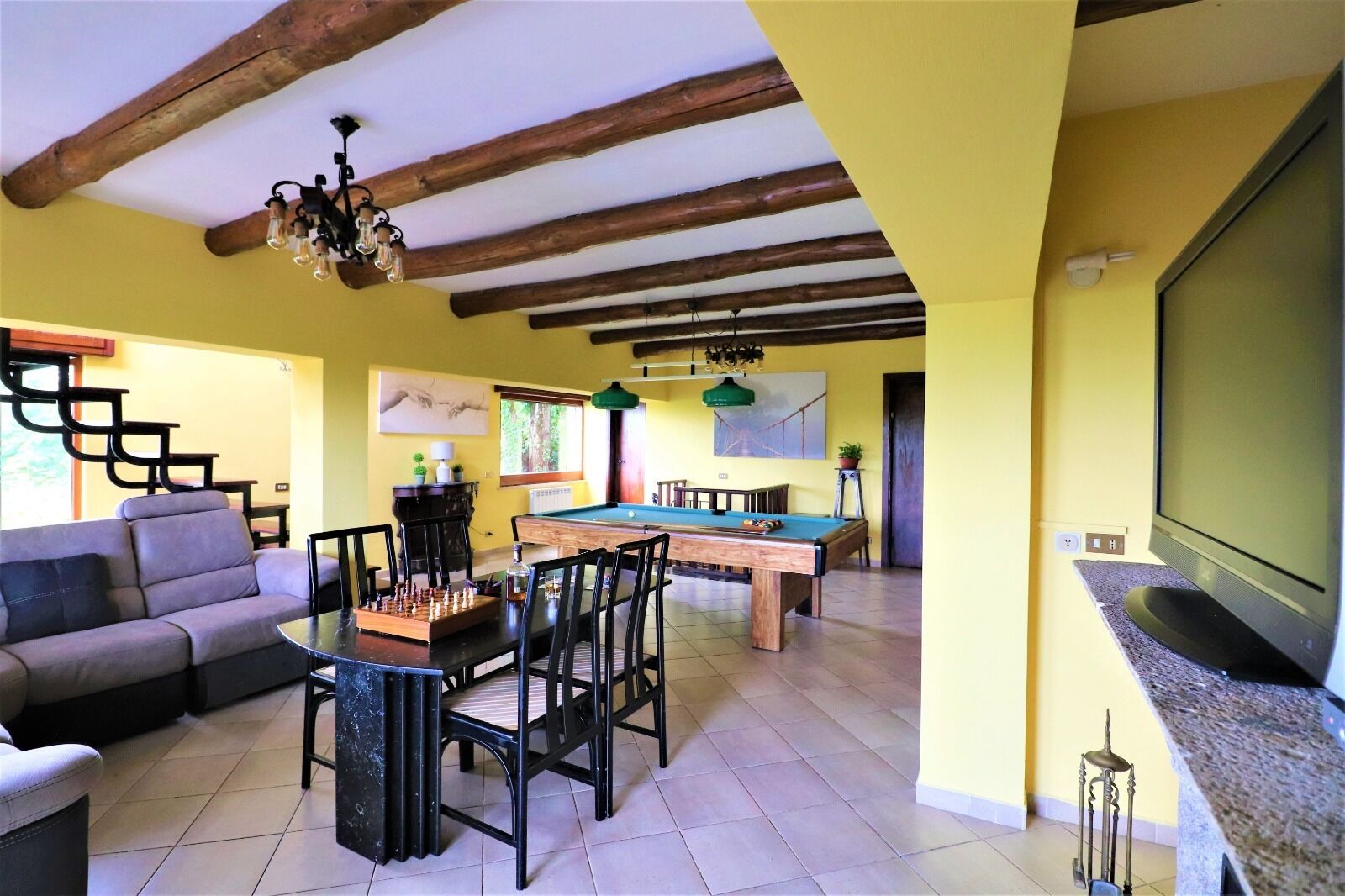 Villa Exclusiva, vista para o mar | Sala de estar | Televisor de ecrã plano de 46 polegadas com canais digitais 