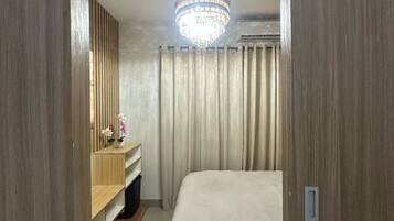 Ferro/tábua de engomar, Wi-fi grátis, roupa de cama fornecida