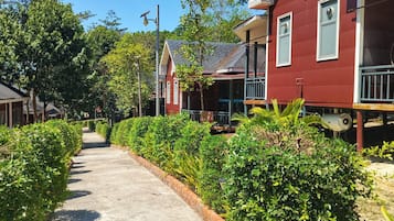 Quarto Individual Básico, varanda, vista para o jardim | Vista para a rua