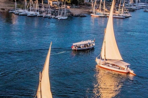 Quarto Deluxe, 1 cama king-size, não fumadores, vista para o rio | Roupa hipoalergénica, edredões de penas, minibar, cofre no quarto