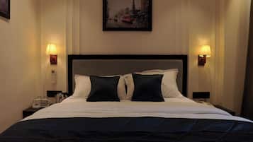 Quarto casal luxo, 1 cama Queen, para fumantes, vista para a cidade | Wi-Fi de cortesia