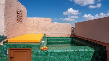 Banheira de hidromassagem interior