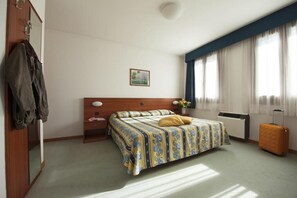 Cofre no quarto, secretária 