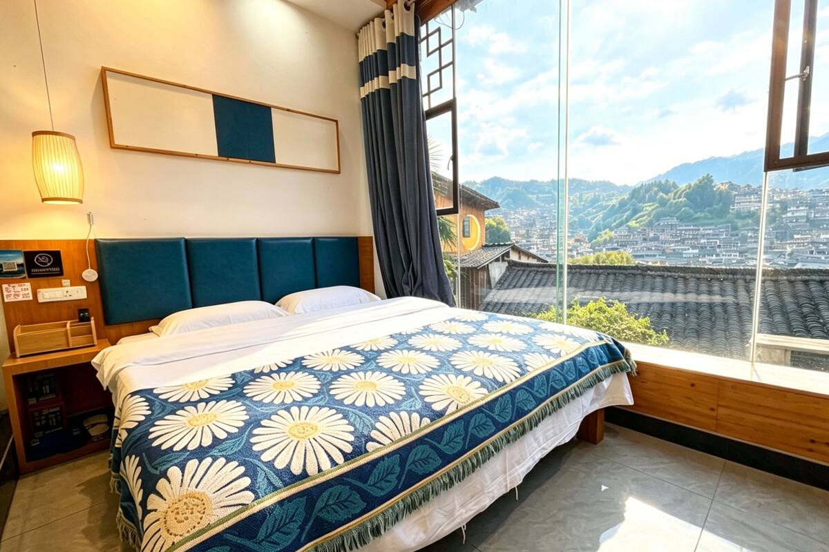 Suíte clássica, vista para a colina | Cortinas blackout, quartos à prova de som, Wi-Fi de cortesia