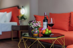 Suite-Estúdio Júnior, 1 cama king-size, não fumadores, Vista para a cidade | Roupa de alta qualidade, cofre no quarto, secretária