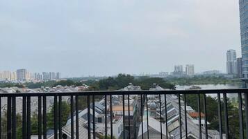 Apartamento Deluxe, 4 quartos, Vista para a cidade | Varanda