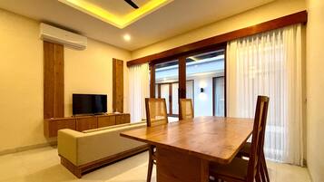 Two-Bedroom Villa with Private Pool | Sala de jantar