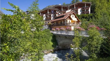 Fachada da propriedade