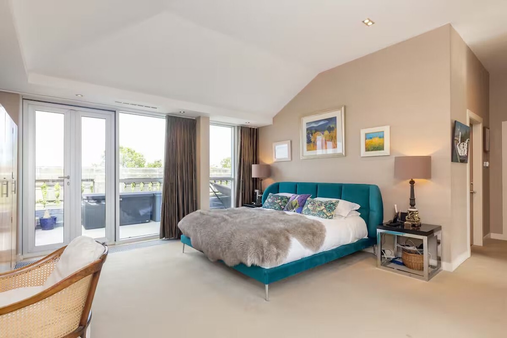 Beautiful Penthouse With Terrace - Edinburgh